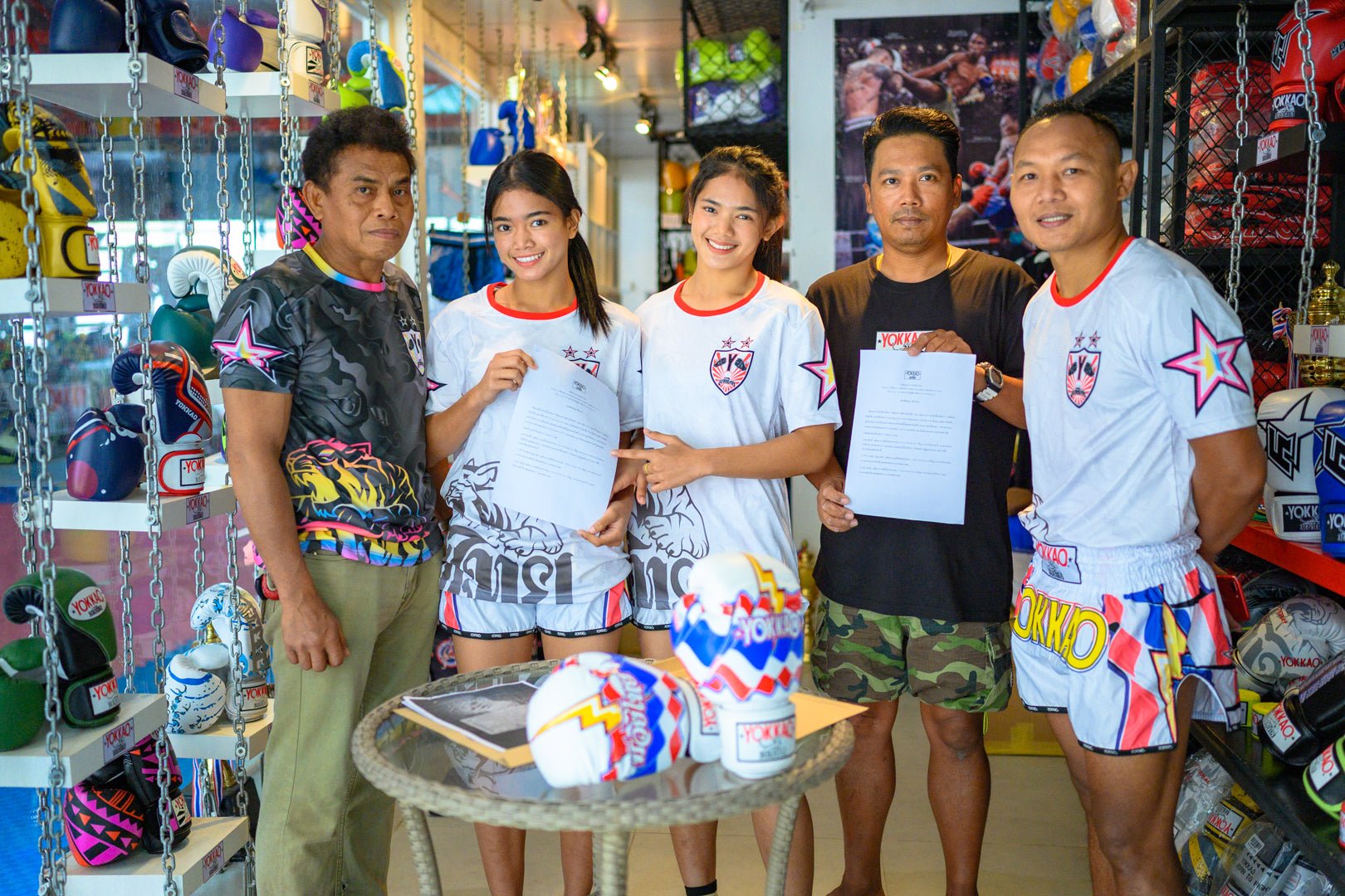 YOKKAO Signs Looksaikongdin Gym Sisters - Aida and Duangdawnoi | YOKKAO